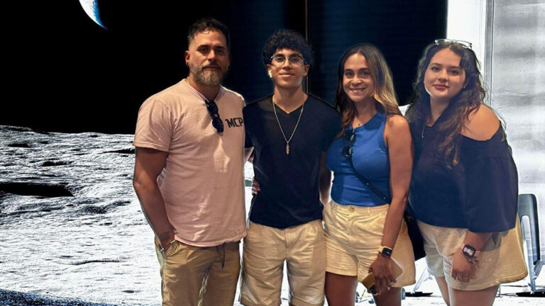 Koch Modular’s Houston Team Explores NASA with their Families - Koch ...